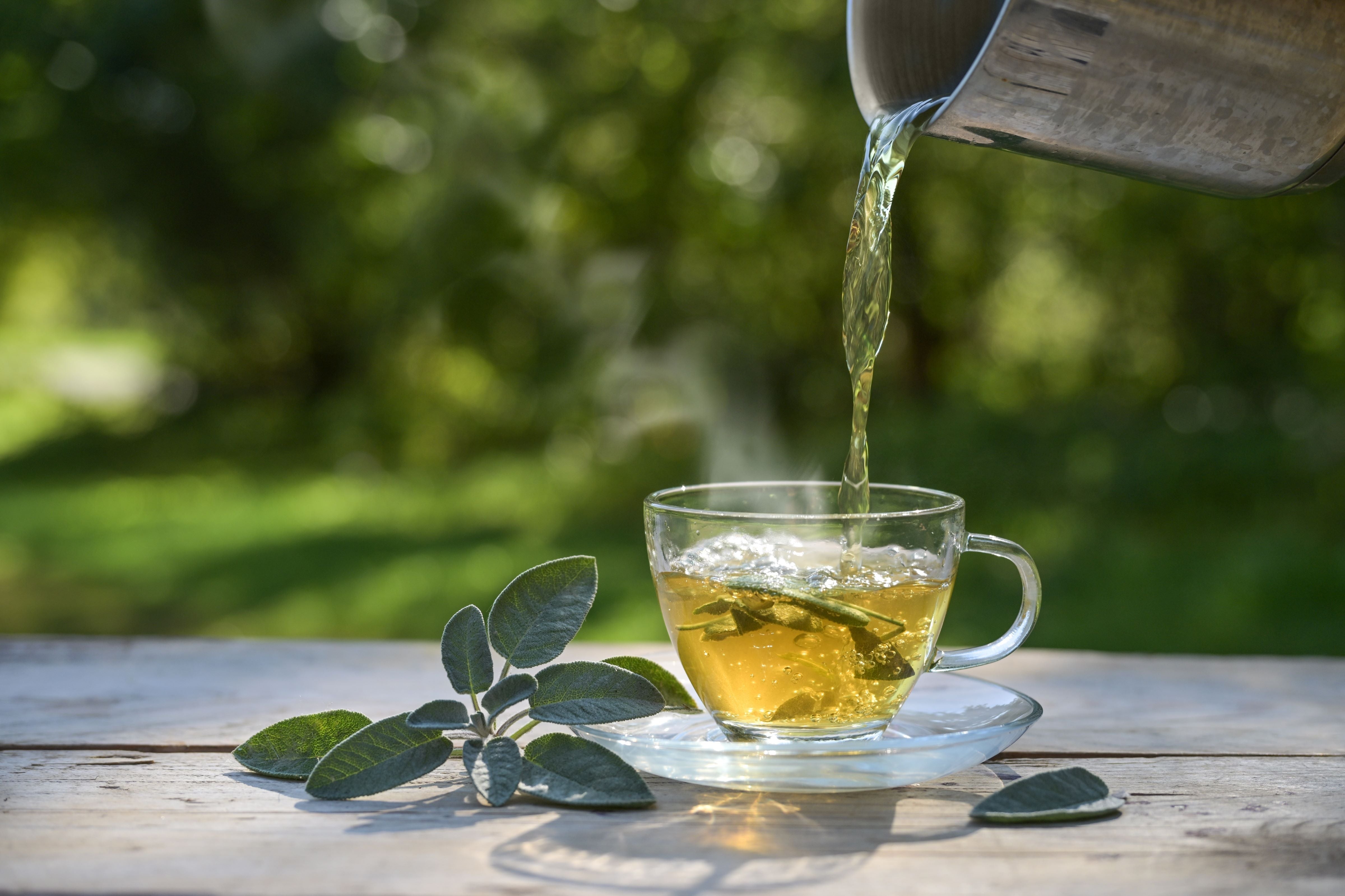 Spotlight on Pear & Ginger Green Tea: A Refreshing Fusion of Flavors a